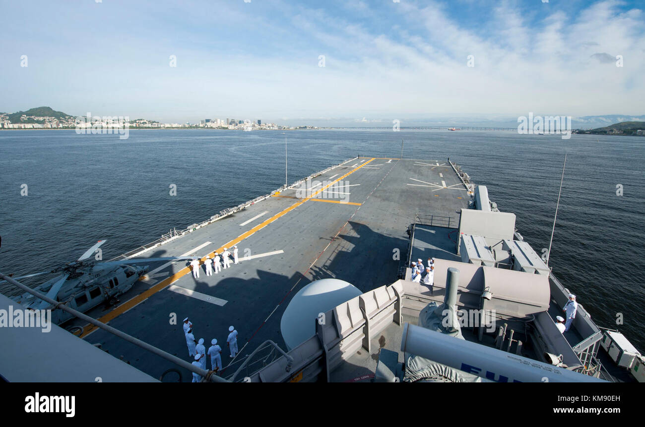 Sailors man the rails aboard the amphibious assault ship USS Wasp (LHD ...