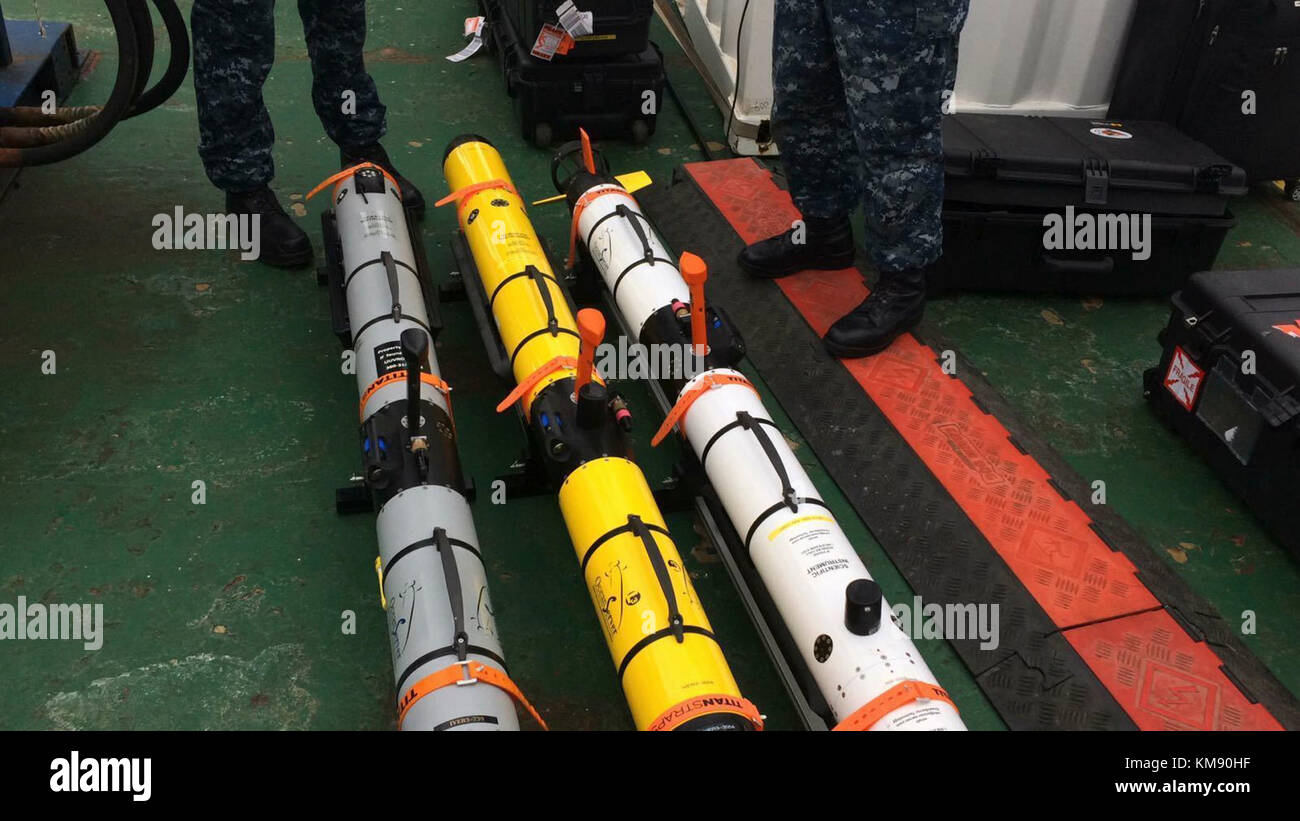 sailors from undersea rescue command (urc) and argentines load ...