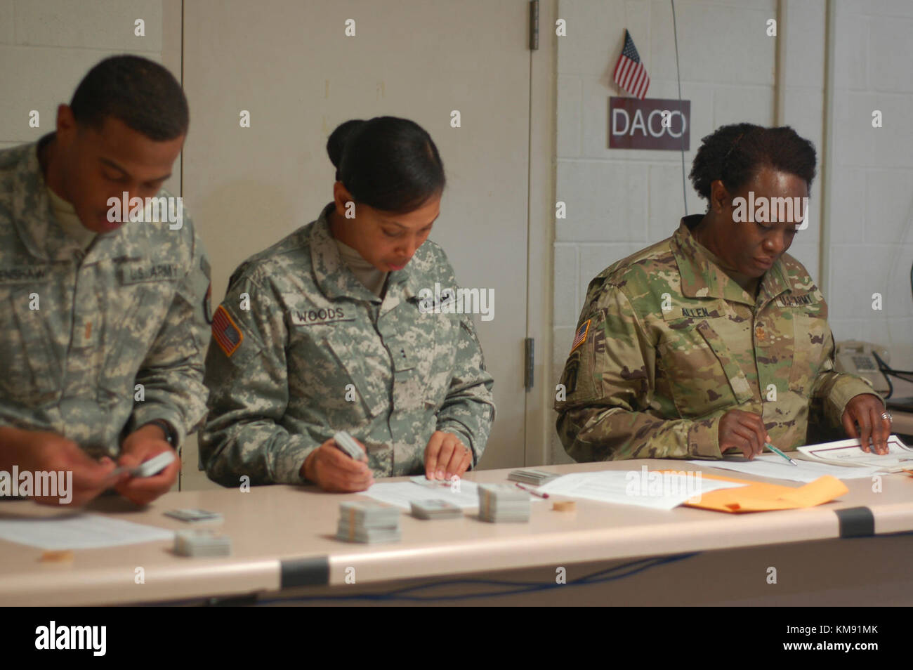 U s army 350th civil affairs command hi-res stock photography and ...