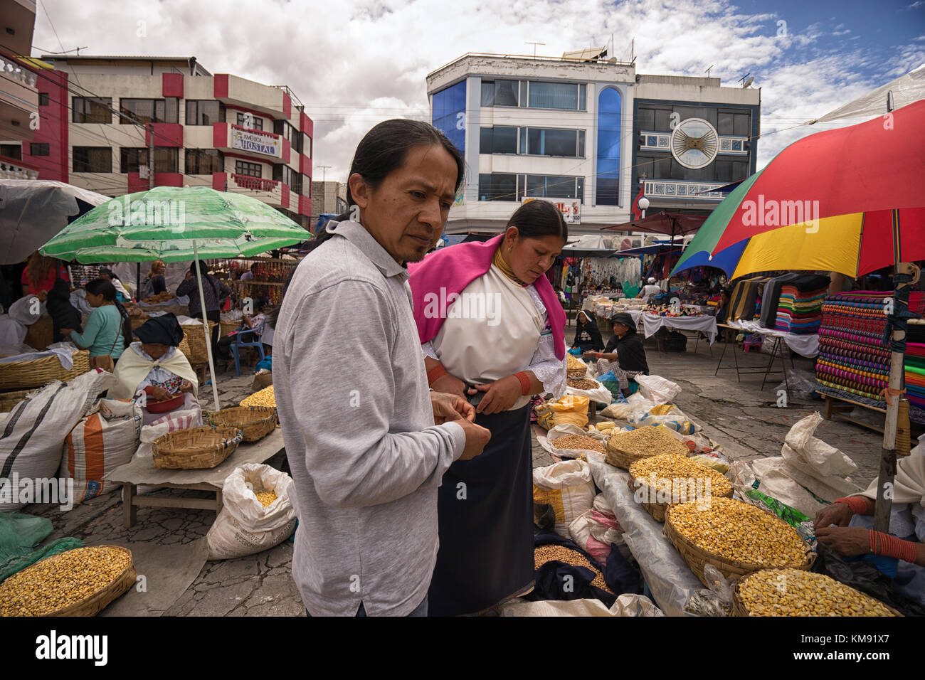 Quechua market hi-res stock photography and images - Alamy