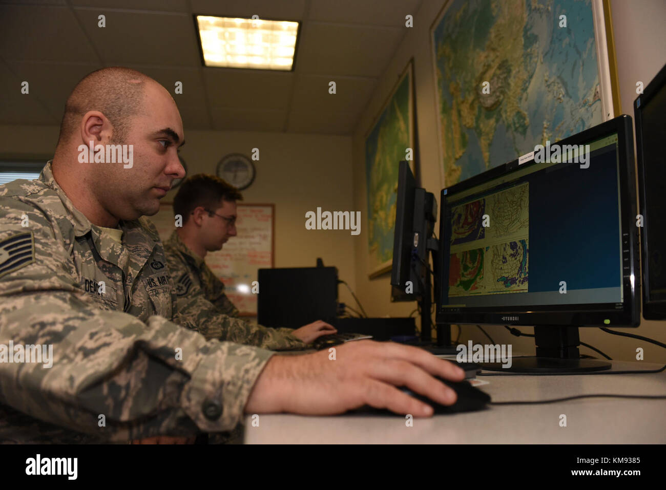 National guardsmen from the 202nd Weather Flight take meteorological ...