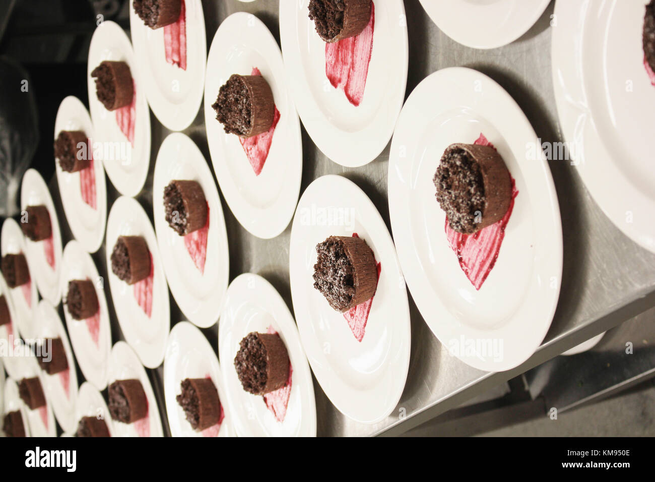 Plating pudding hi-res stock photography and images - Alamy