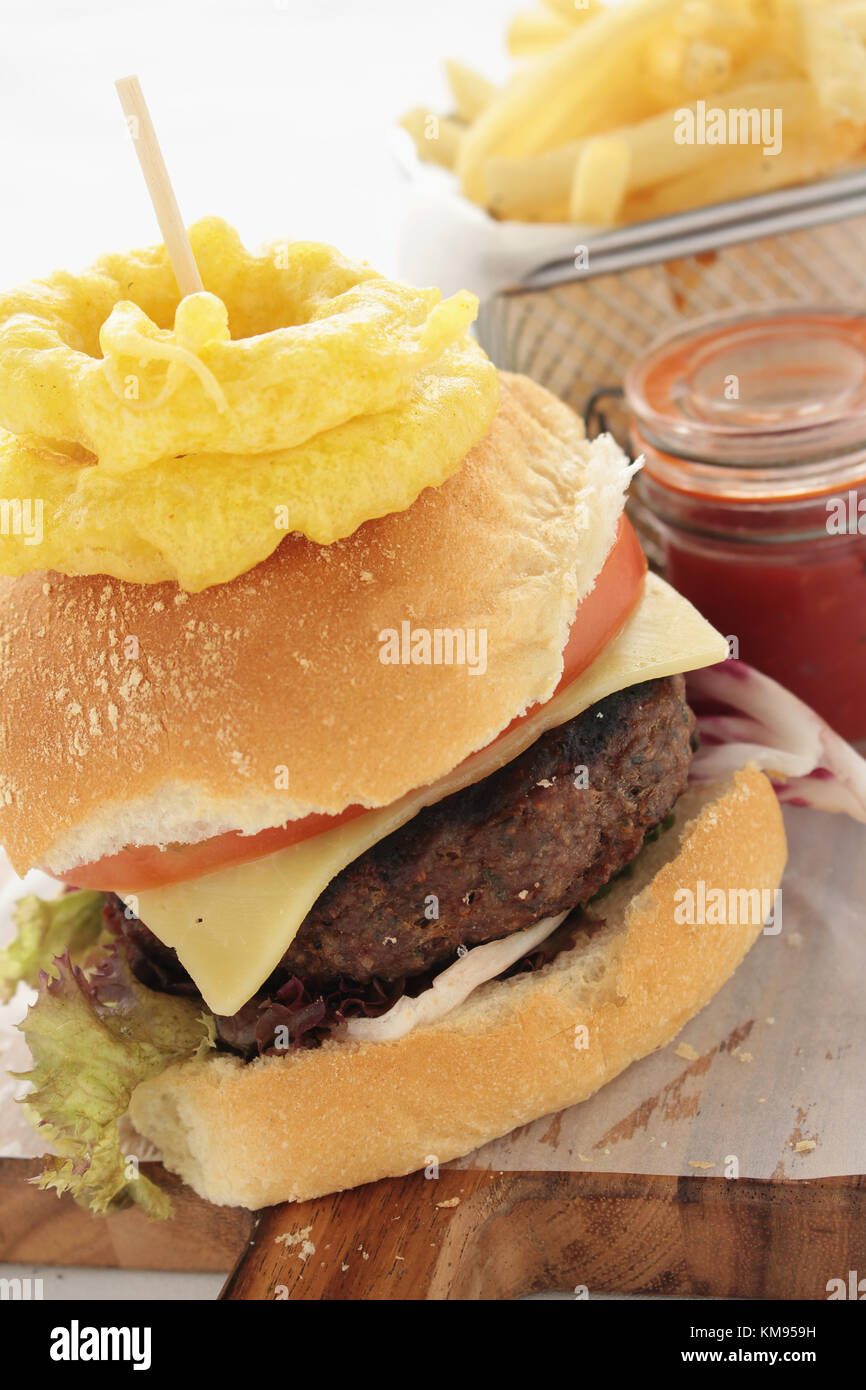 gourmet burger plated meal Stock Photo - Alamy