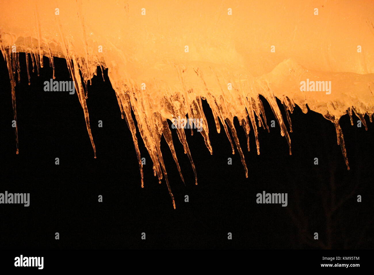 Icicles on eve hi-res stock photography and images - Alamy