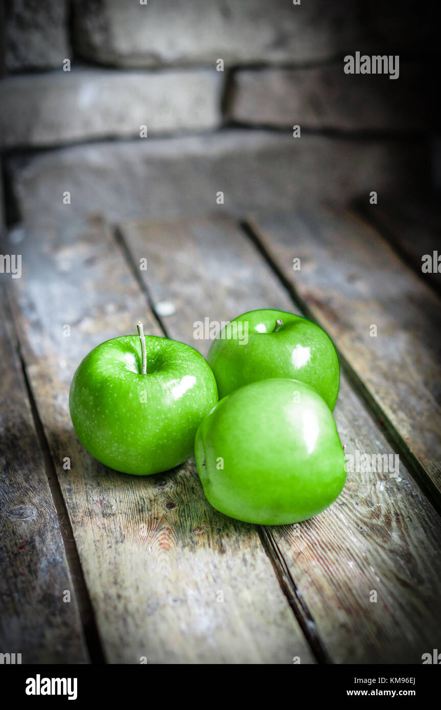 Fresh Farm Raised Apples On Rustic Wooden Background Stock Photo - Alamy