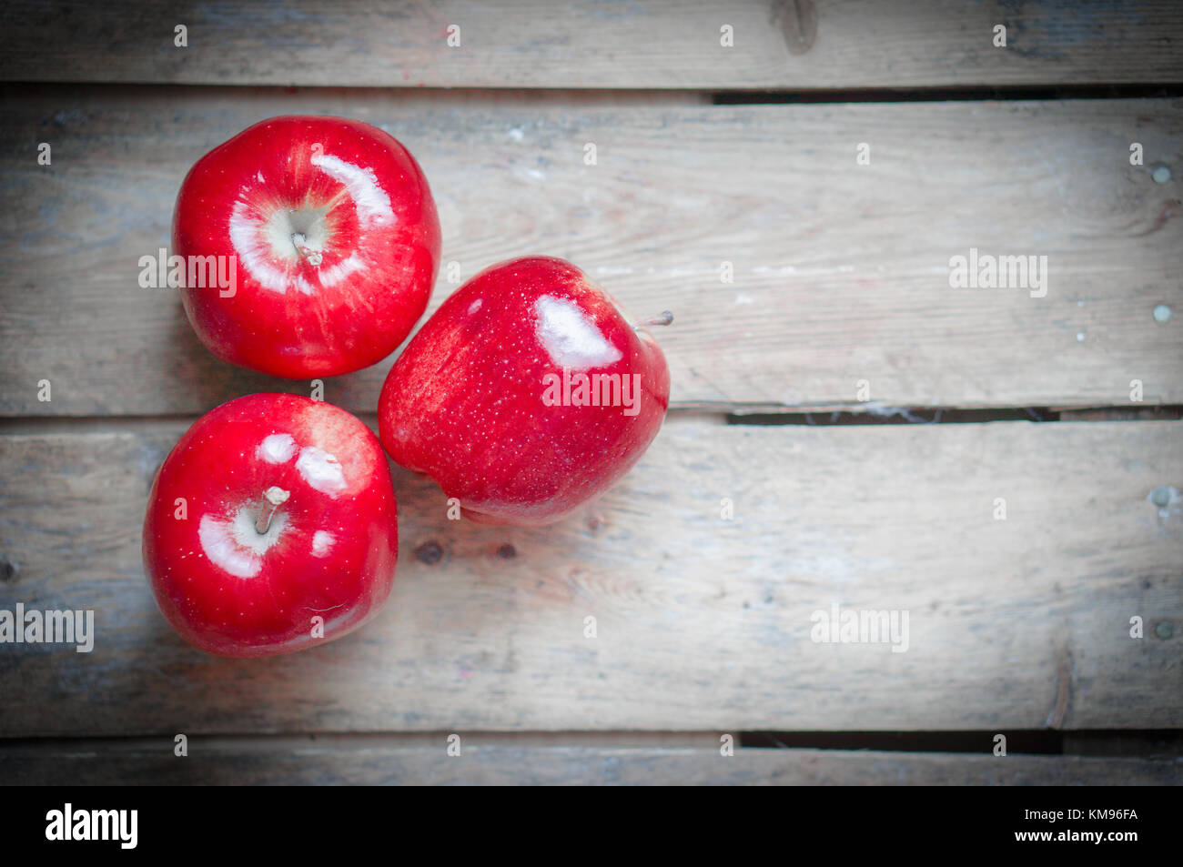 Fresh Farm Raised Apples On Rustic Wooden Background Stock Photo - Alamy