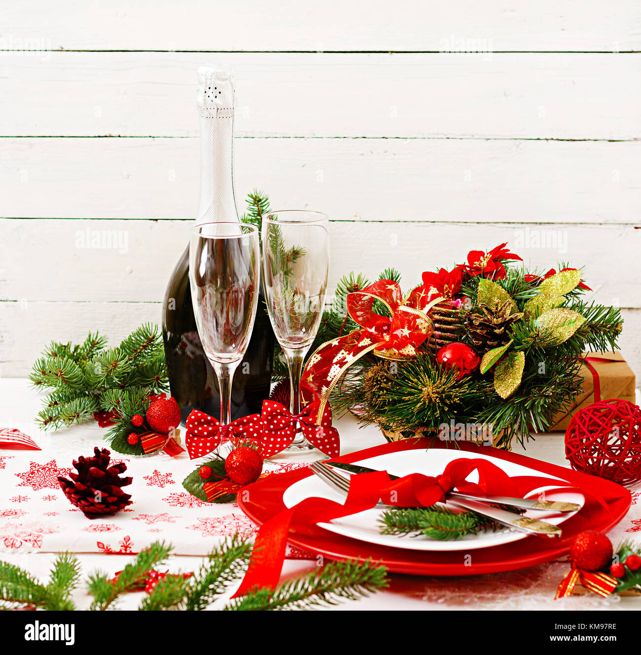 Christmas dinner champagne family hi-res stock photography and images ...