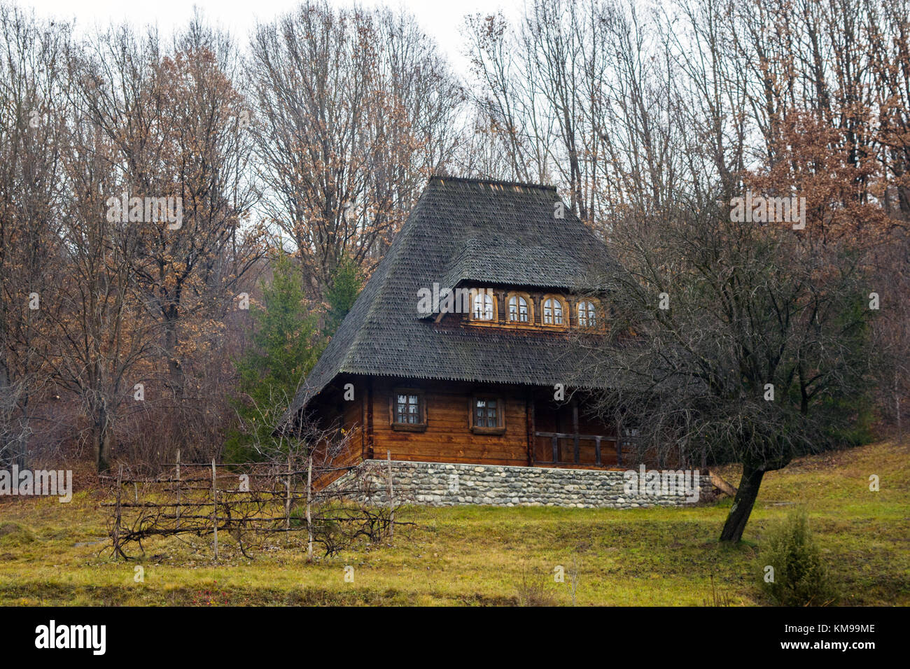 Traditional Romanian house from Maramures County Stock Photo - Alamy