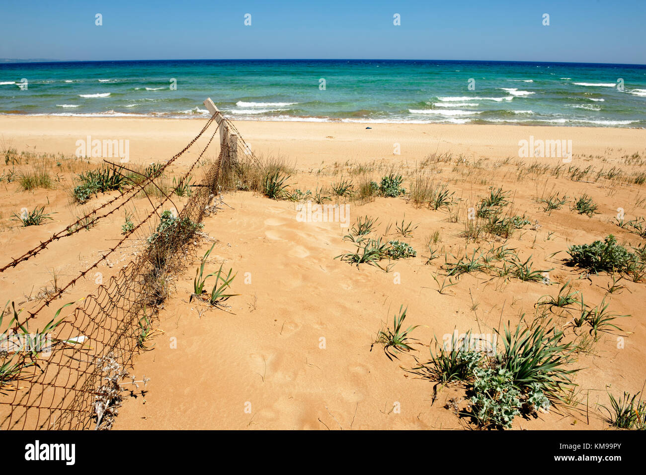 Simple beach scene hi-res stock photography and images - Alamy