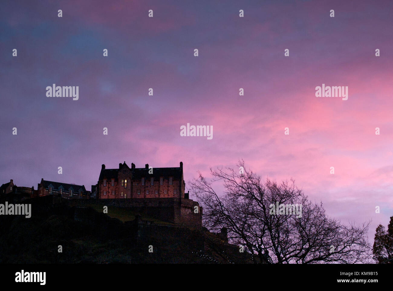 Dusk over Edinburgh Castle Stock Photo - Alamy