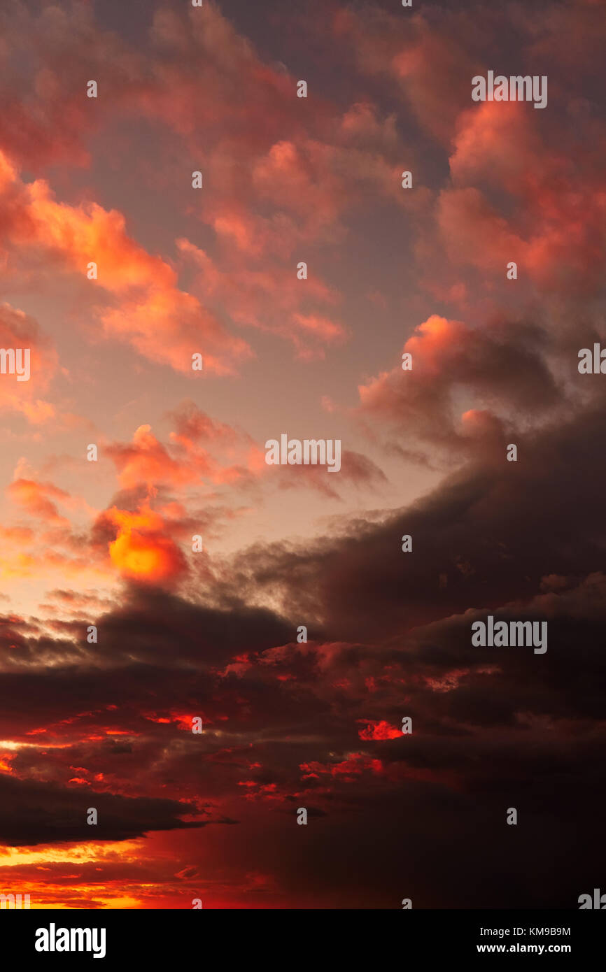 Beautiful sunset cloudy scenery hi-res stock photography and images - Alamy