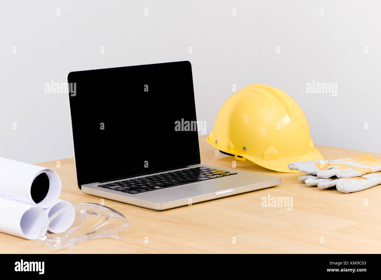 Engineer office industry computer hi-res stock photography and images ...