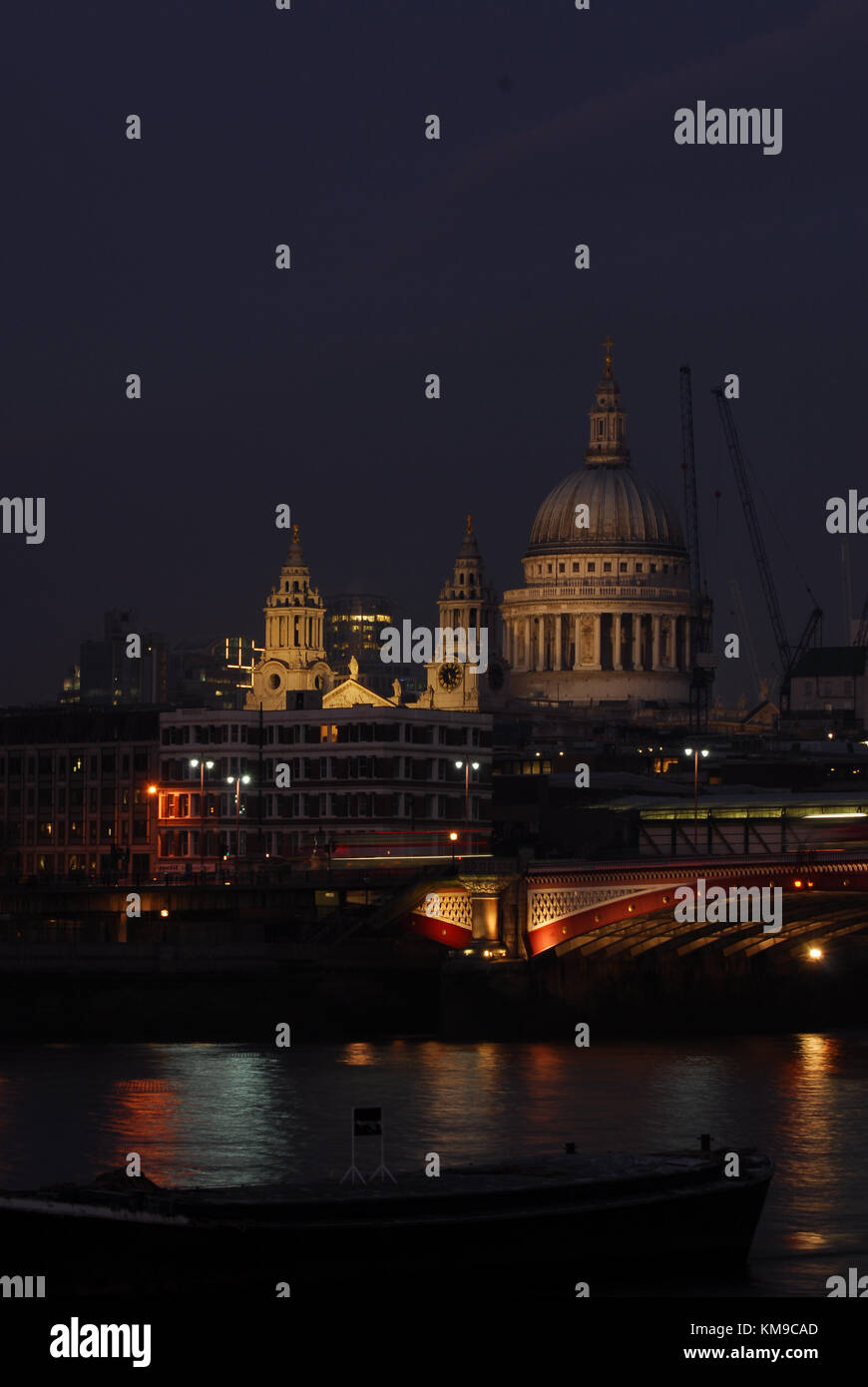 View across the River Thames at night Stock Photo - Alamy