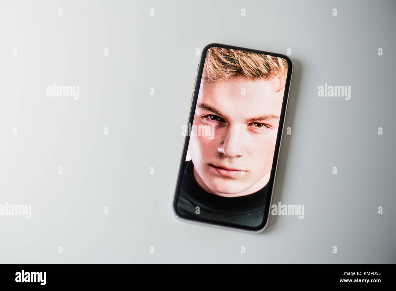 Dual screen system hi-res stock photography and images - Alamy