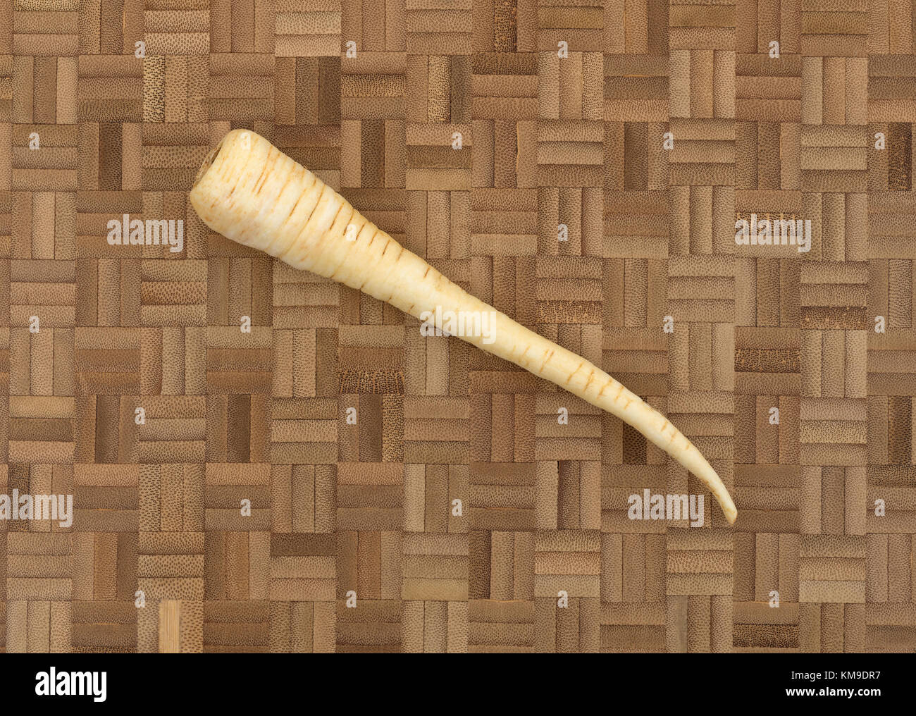 Top view of a single parsnip on a wood cutting board Stock Photo - Alamy