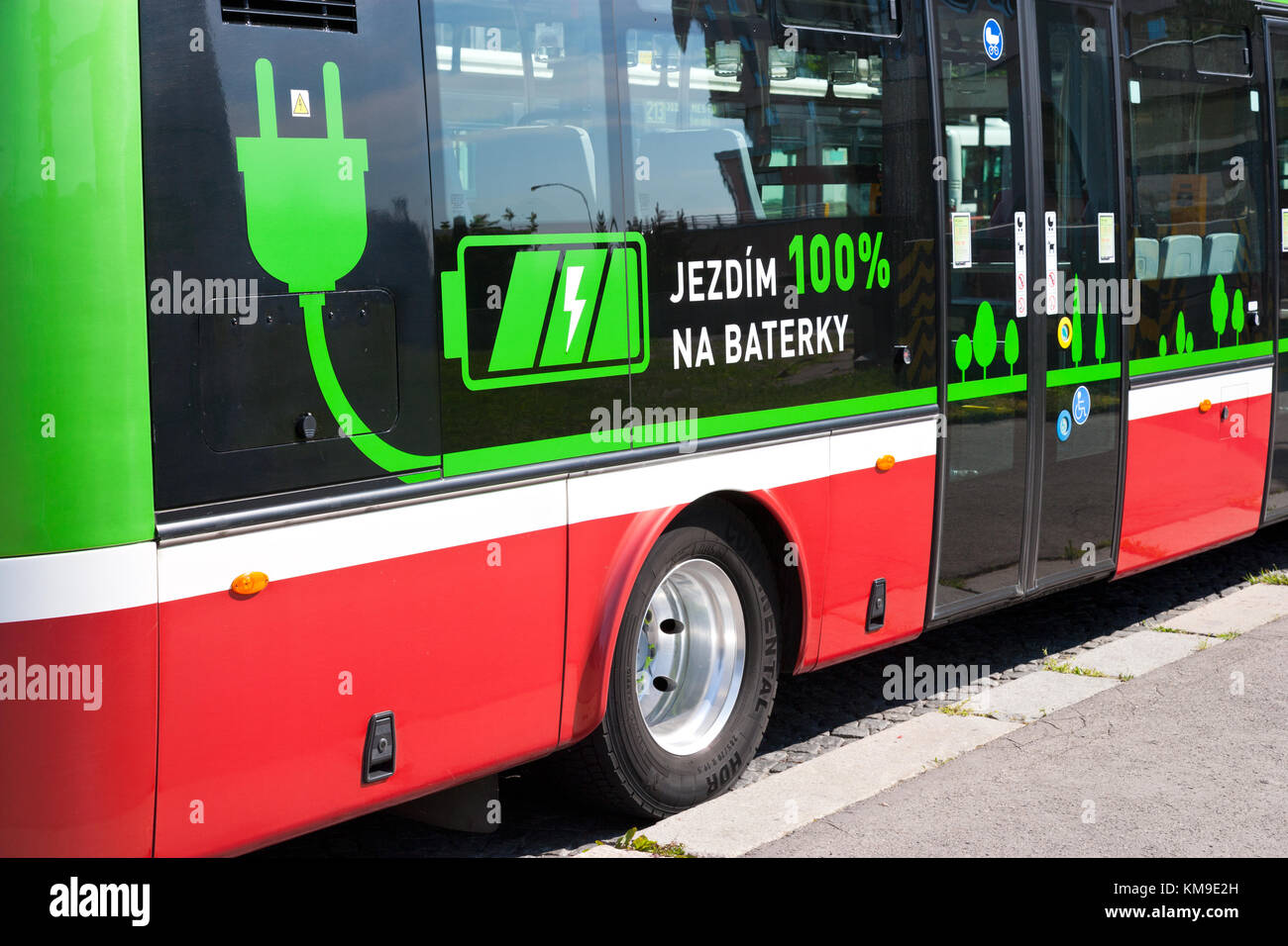 Dobíjení elektroautobusů, Želivského, Praha, Ceska republika / ecology ...