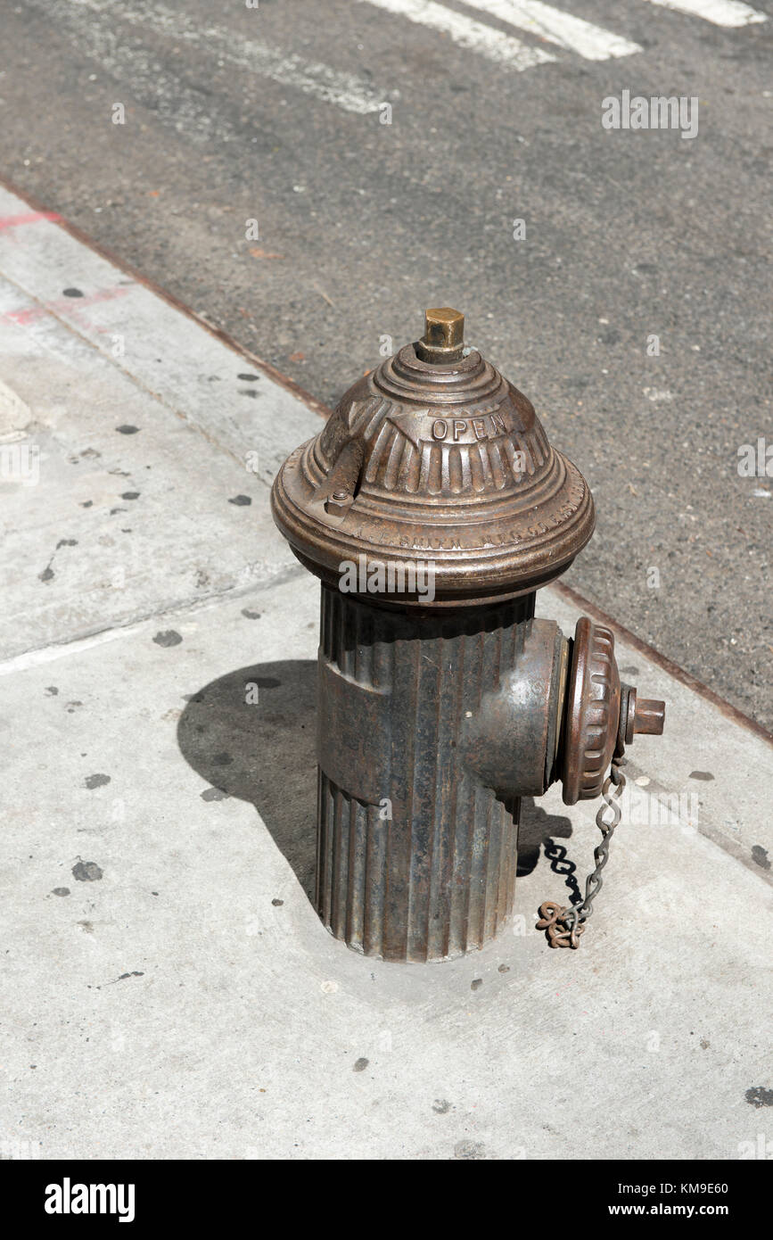 Single fire hydrant hi-res stock photography and images - Alamy