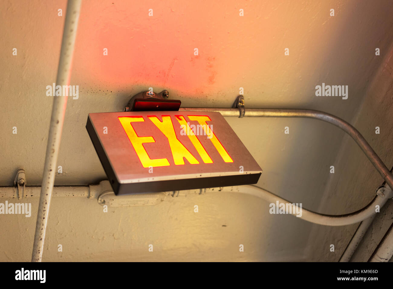 Ceiling exit sign hi-res stock photography and images - Alamy