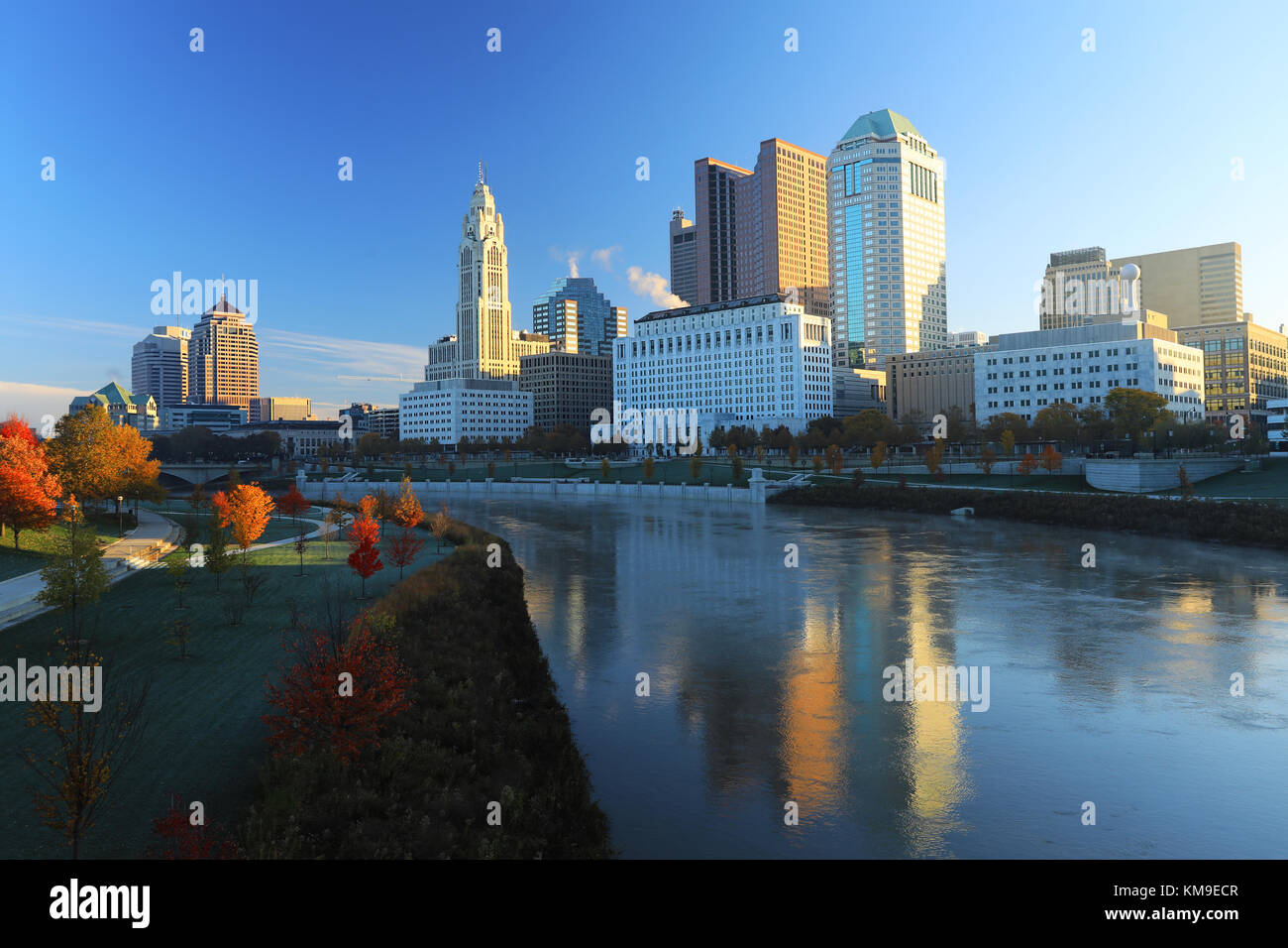 Buildings on columbus ohio skyline hi-res stock photography and images ...