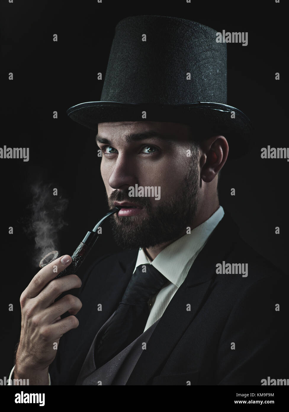 Englishman detective, retro style male portrait Stock Photo - Alamy