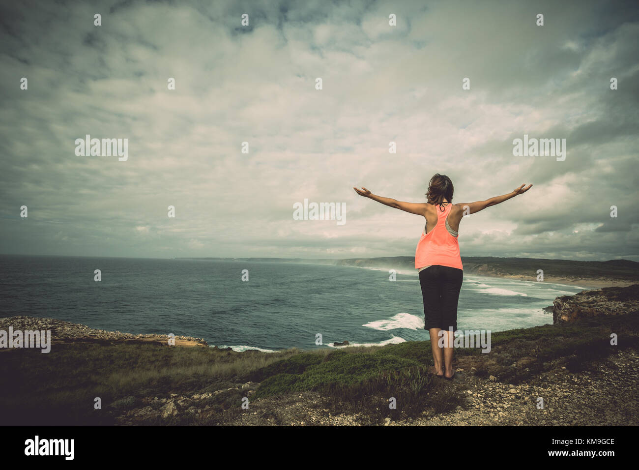 Beautiful young woman enjoying the freedom Stock Photo - Alamy