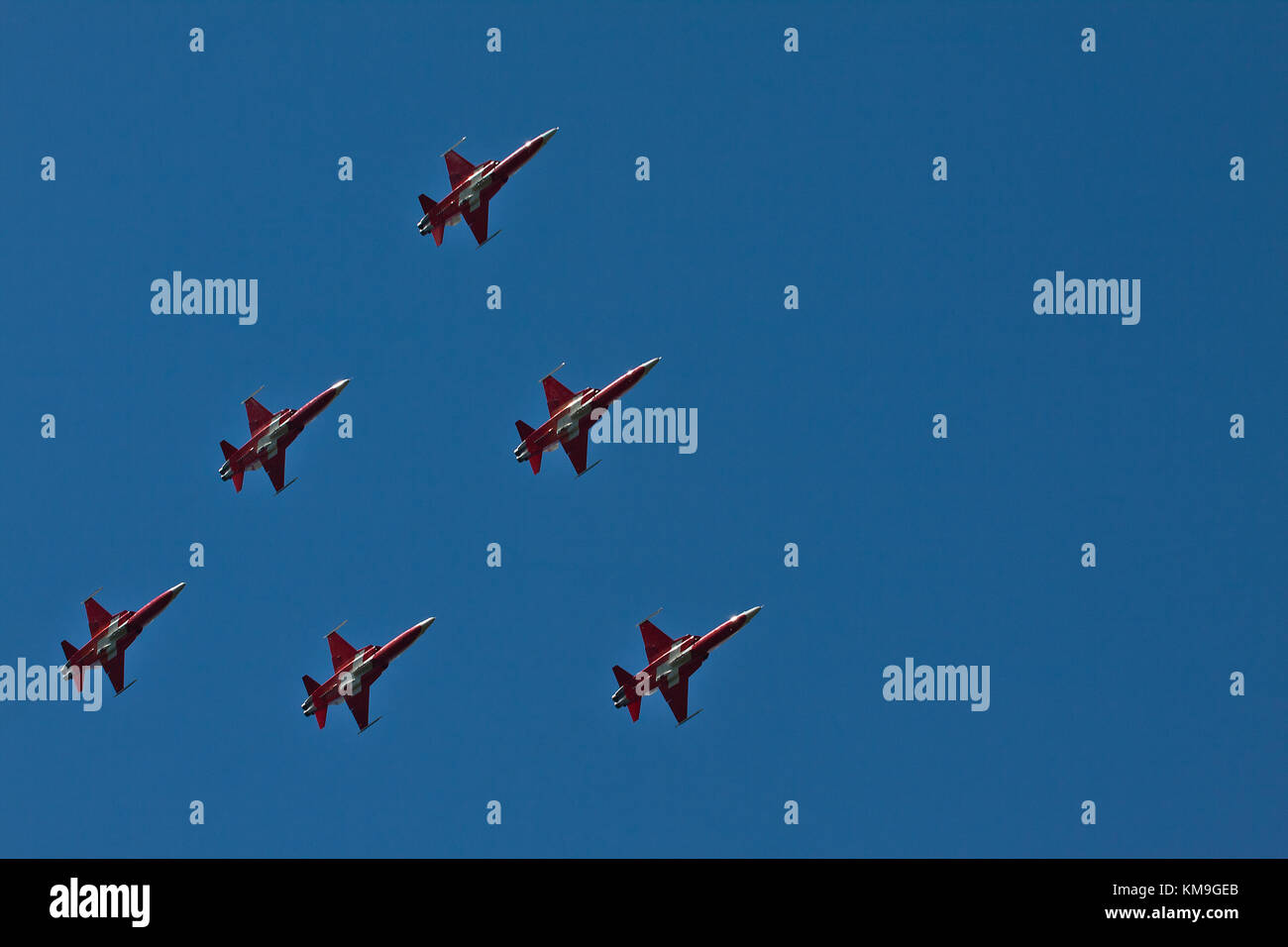 Swiss patrouille - airshow formation flight jets fighterjet tiger F18 ...