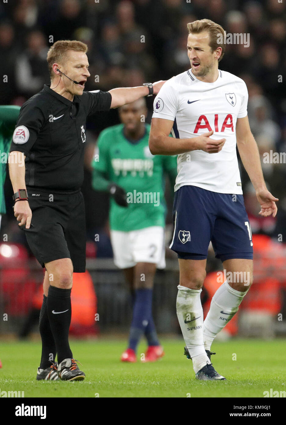 Tottenham hotspurs harry kane taking hi-res stock photography and ...