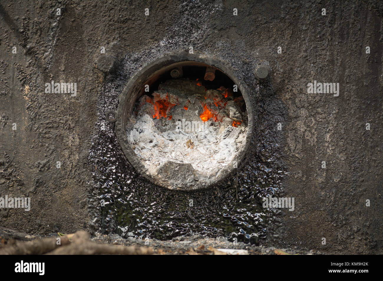 Hot bitumen road flame hi-res stock photography and images - Alamy