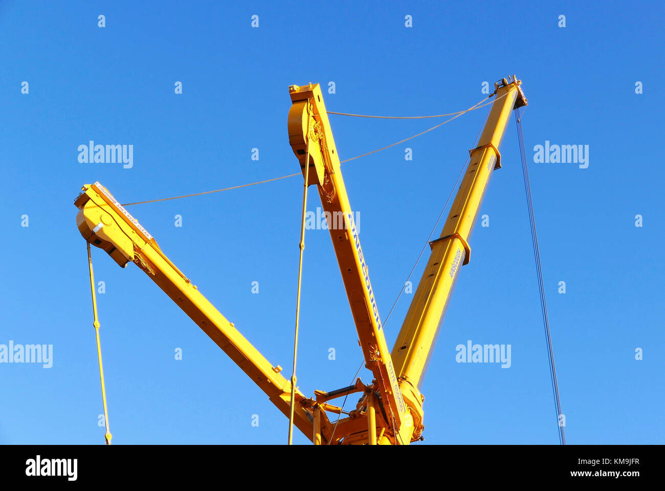 Crane arms hi-res stock photography and images - Alamy