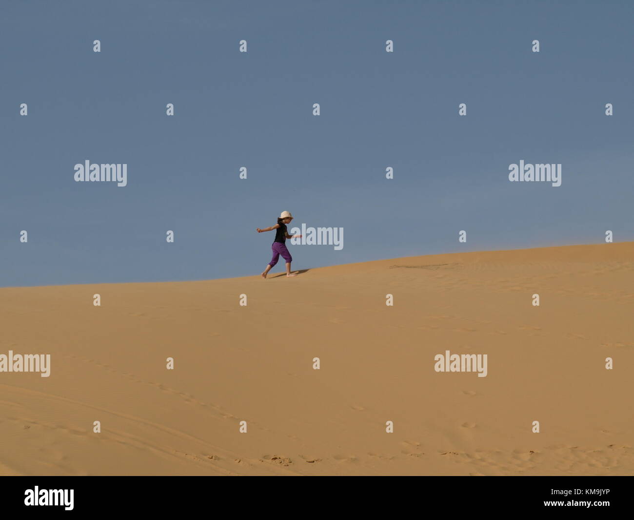 Girl running on a sand dune hi-res stock photography and images - Alamy