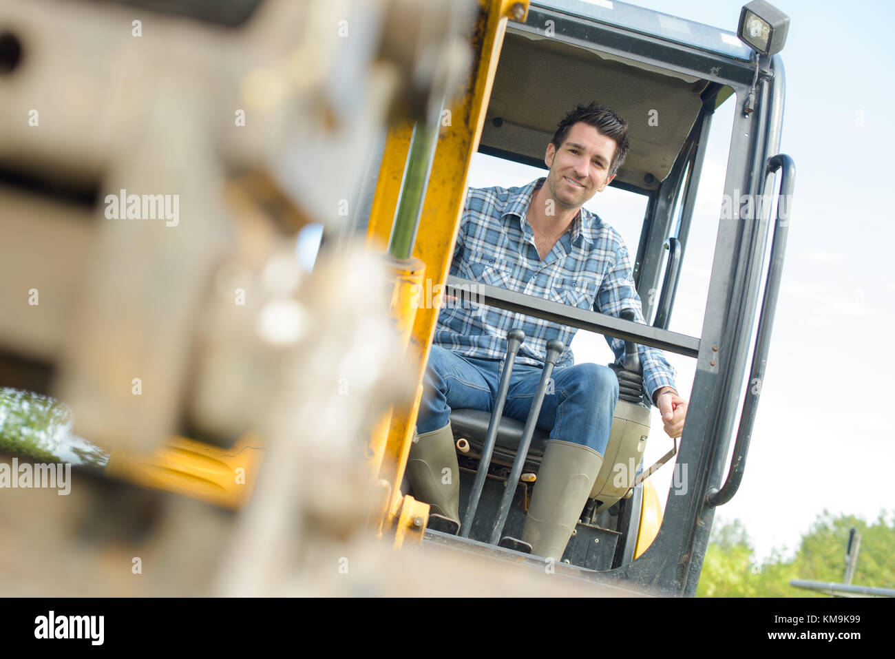 Man driving digger hi-res stock photography and images - Alamy