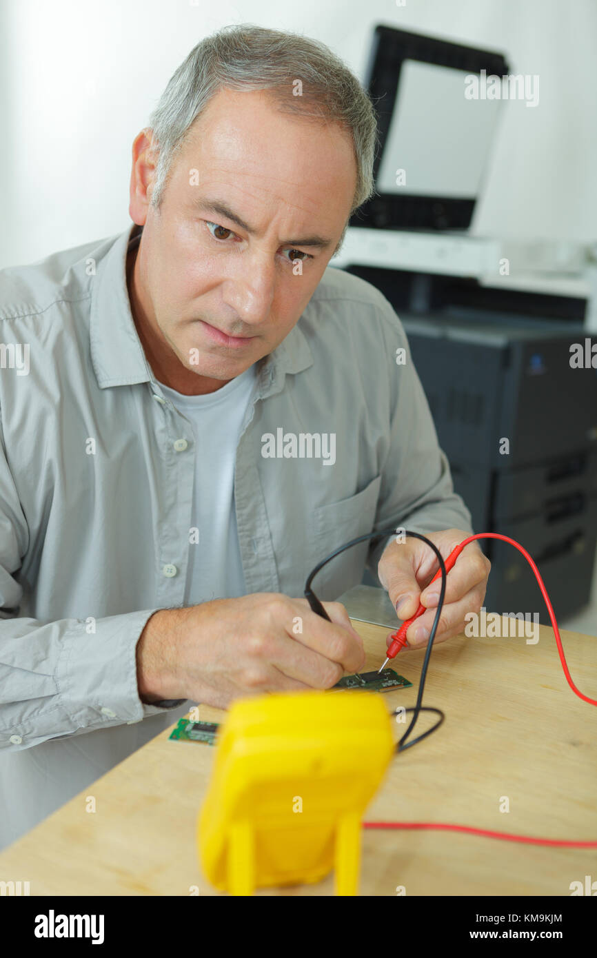 man testing the power using a voltmeter Stock Photo - Alamy