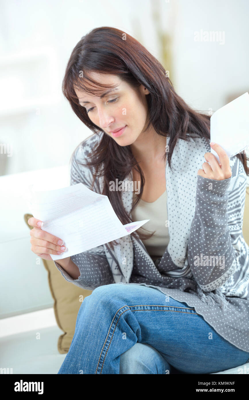 woman reading a letter Stock Photo - Alamy