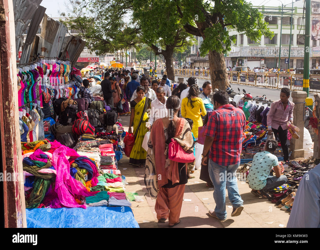 India roadside markets hi-res stock photography and images - Alamy