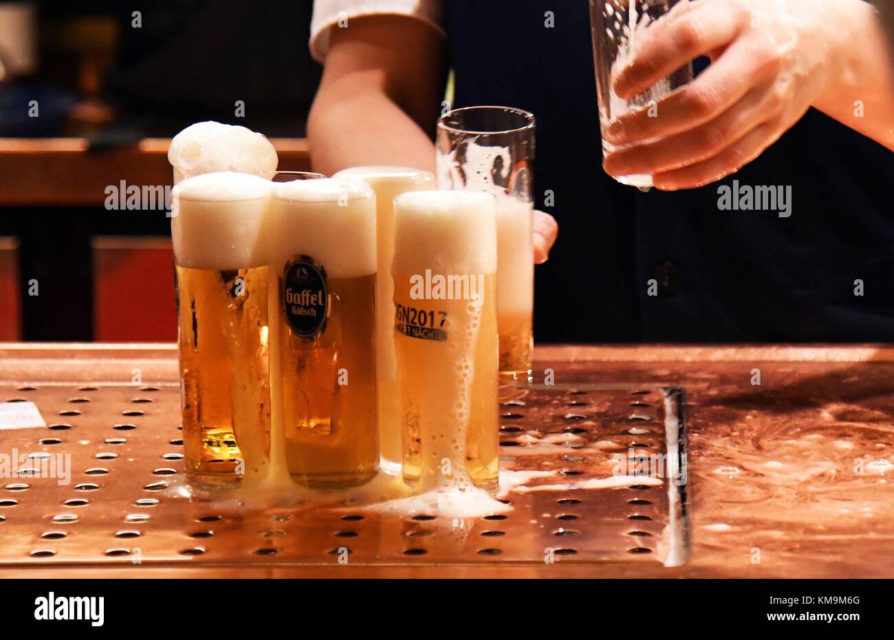 Tapped ale hi-res stock photography and images - Alamy