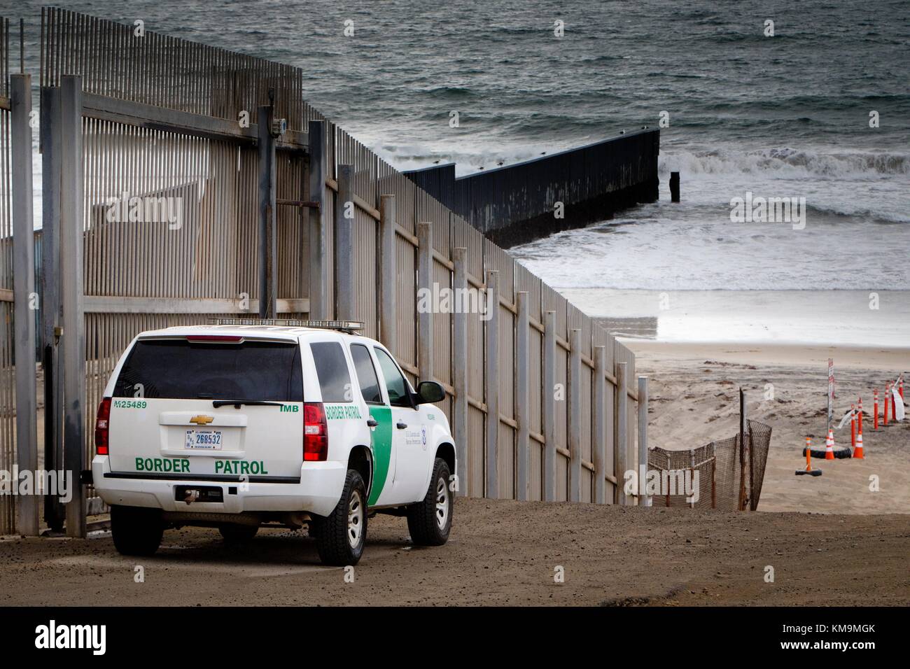 US-Border patrol securing the Mexico–United States border fence, which ...