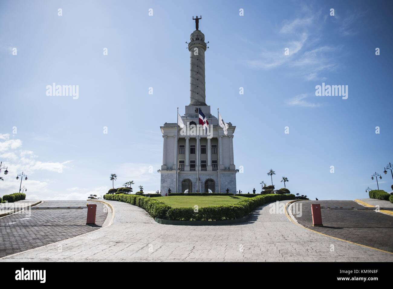 The "Monumento a los Héroes de la Restauración" (Monumento de Santiago ...