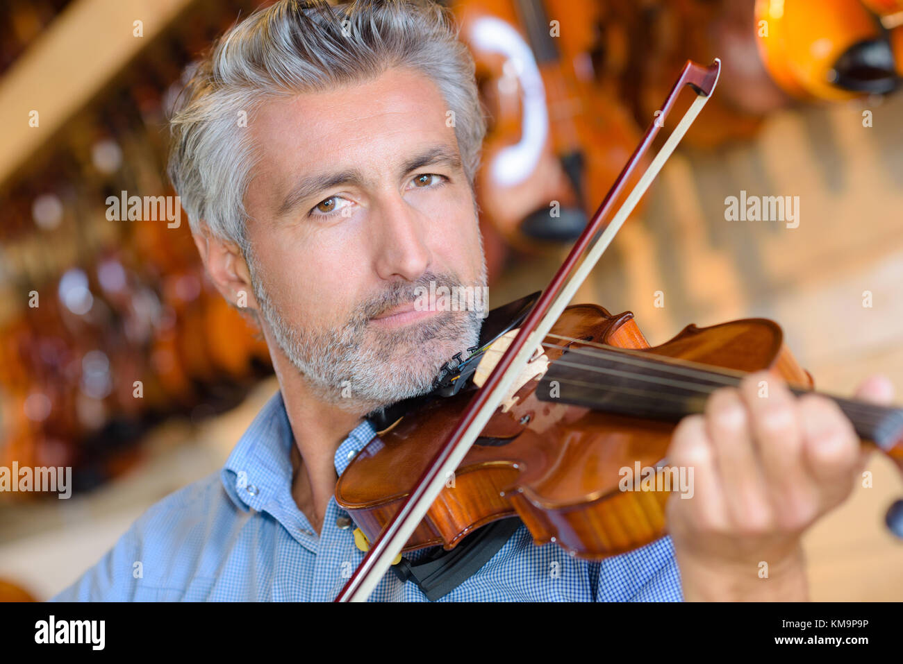Senior man playing violin Stock Photo - Alamy