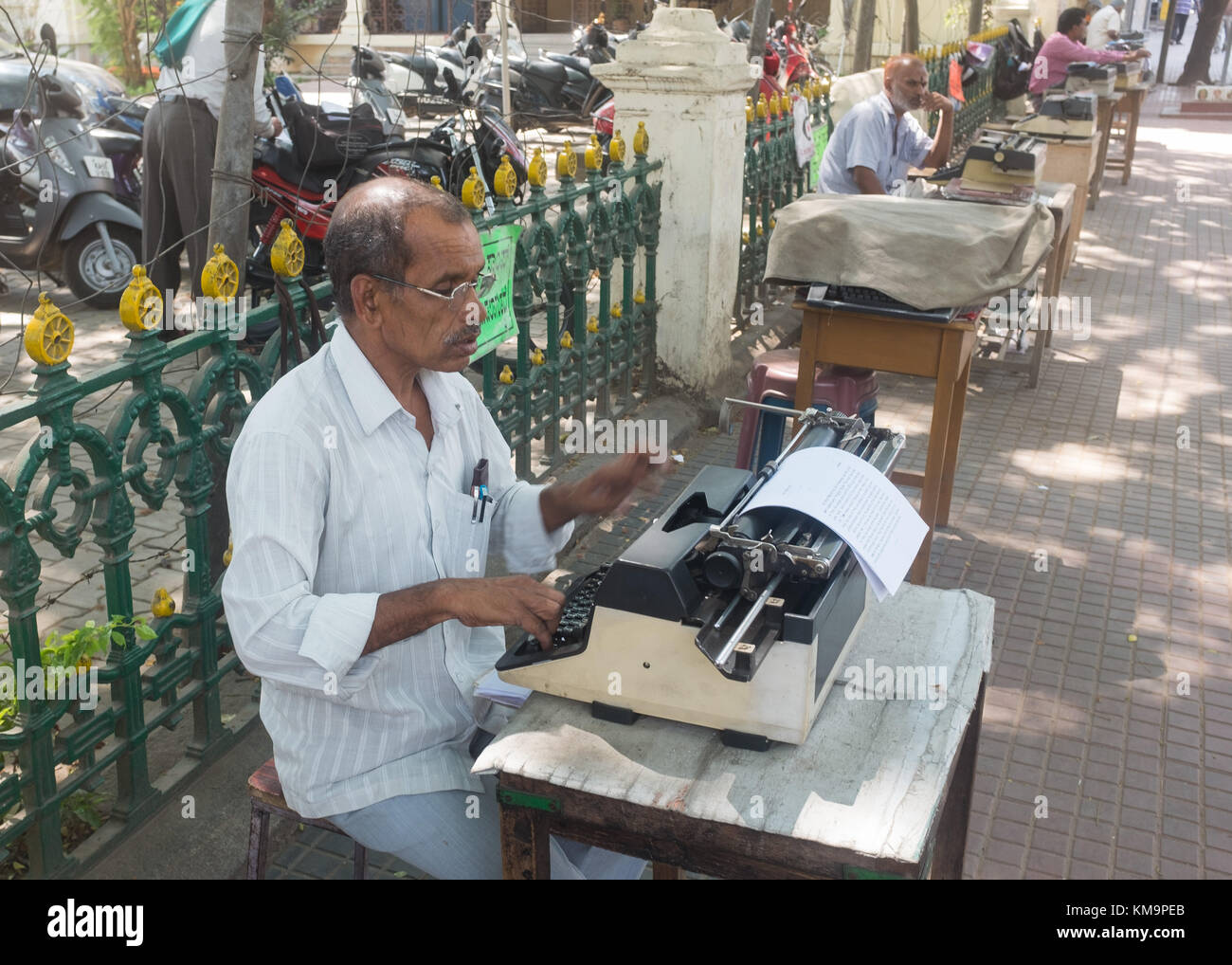 Street typist on footpath at Mysore, Mysuru, Karnataka, India Stock ...