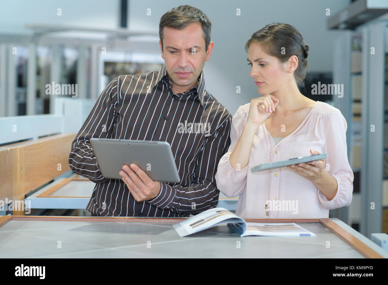 couple choosing something online Stock Photo - Alamy