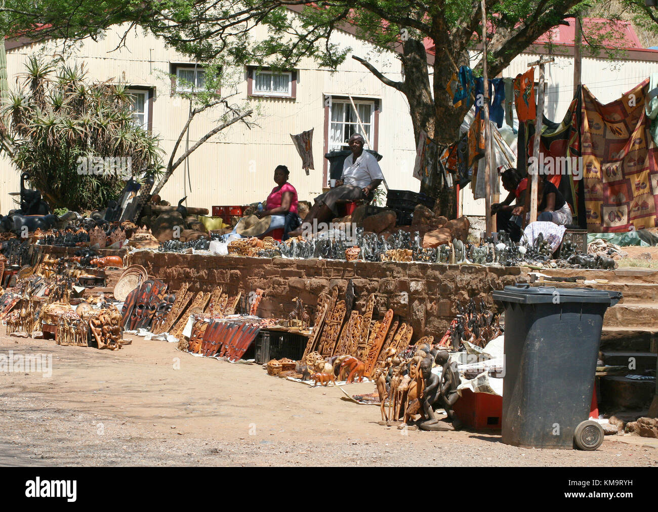 Pilgrims Rest, Mpumalanga, street vendors selling african curios Stock ...