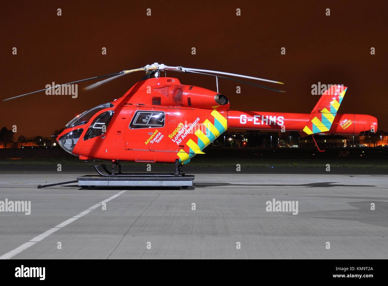 LONDON AIR AMBULANCE MD 902 HELICOPTER G-EHMS Stock Photo - Alamy
