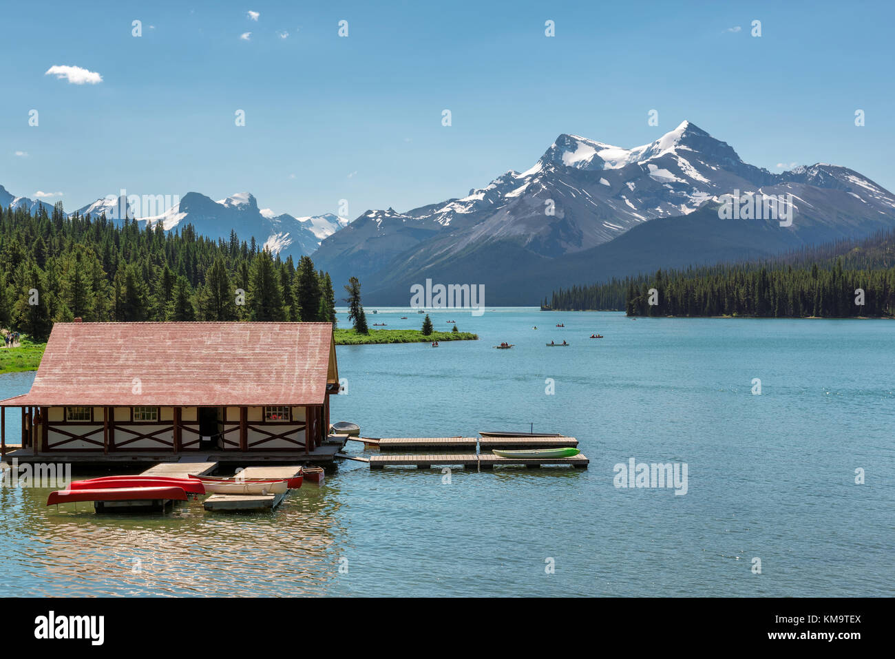 Maligne Lake in Jasper National Park, Alberta, Canada Stock Photo - Alamy