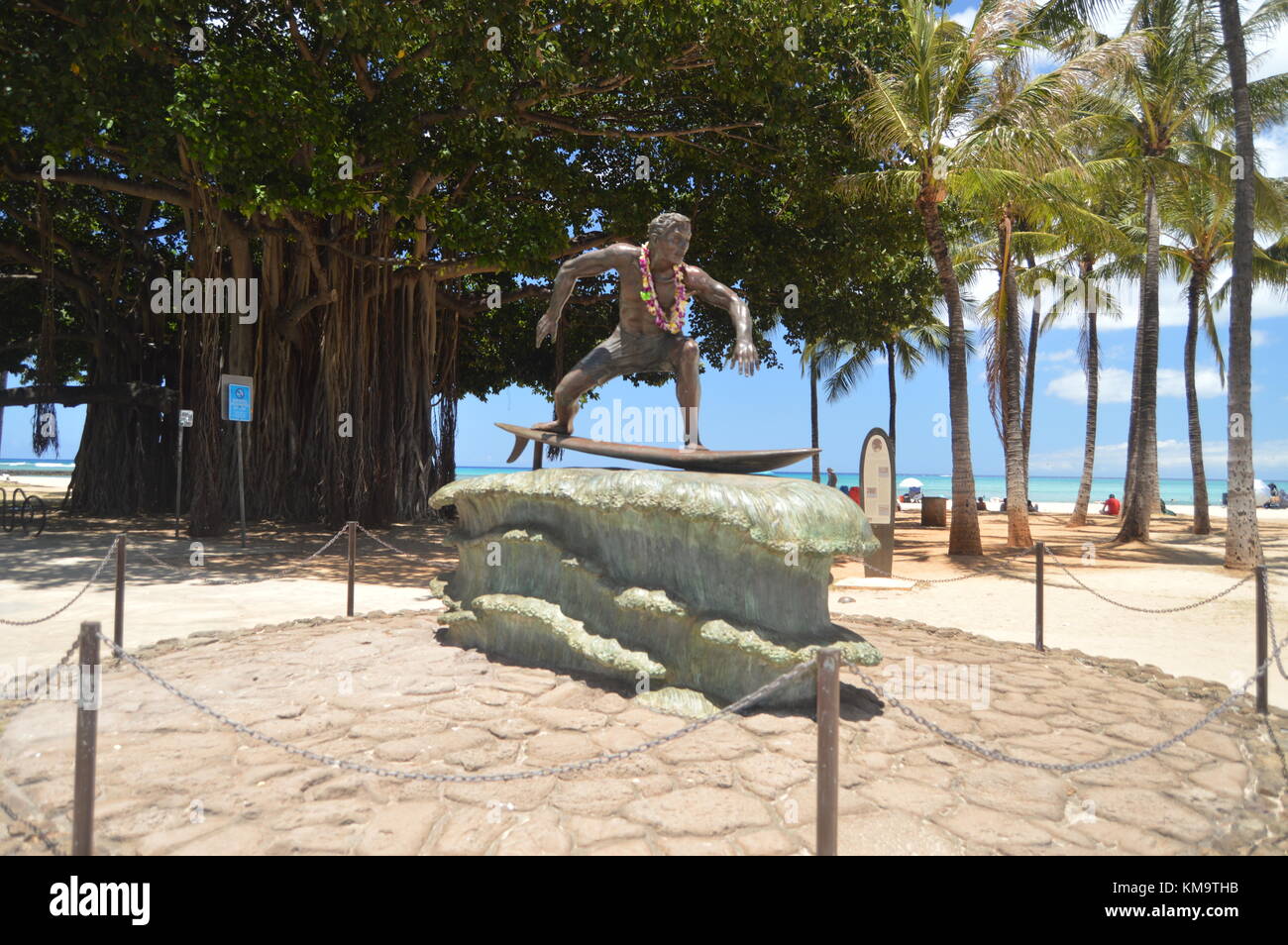 Statue Of Duke Kahanamoku Surfing On Waikiki Beach. Oahu, Hawaii, USA ...