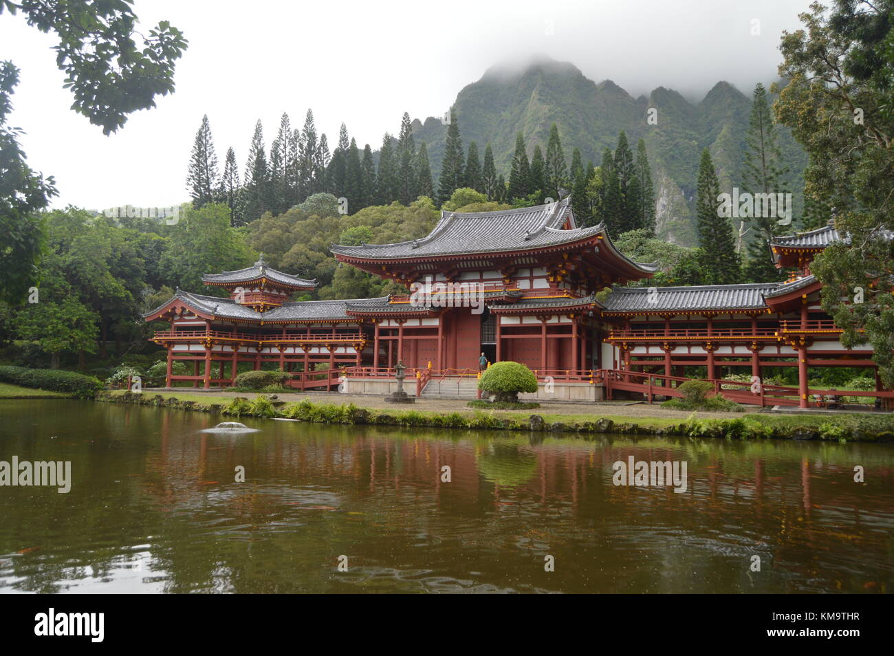 Red japanese temple in oahu hawaii hi-res stock photography and images ...