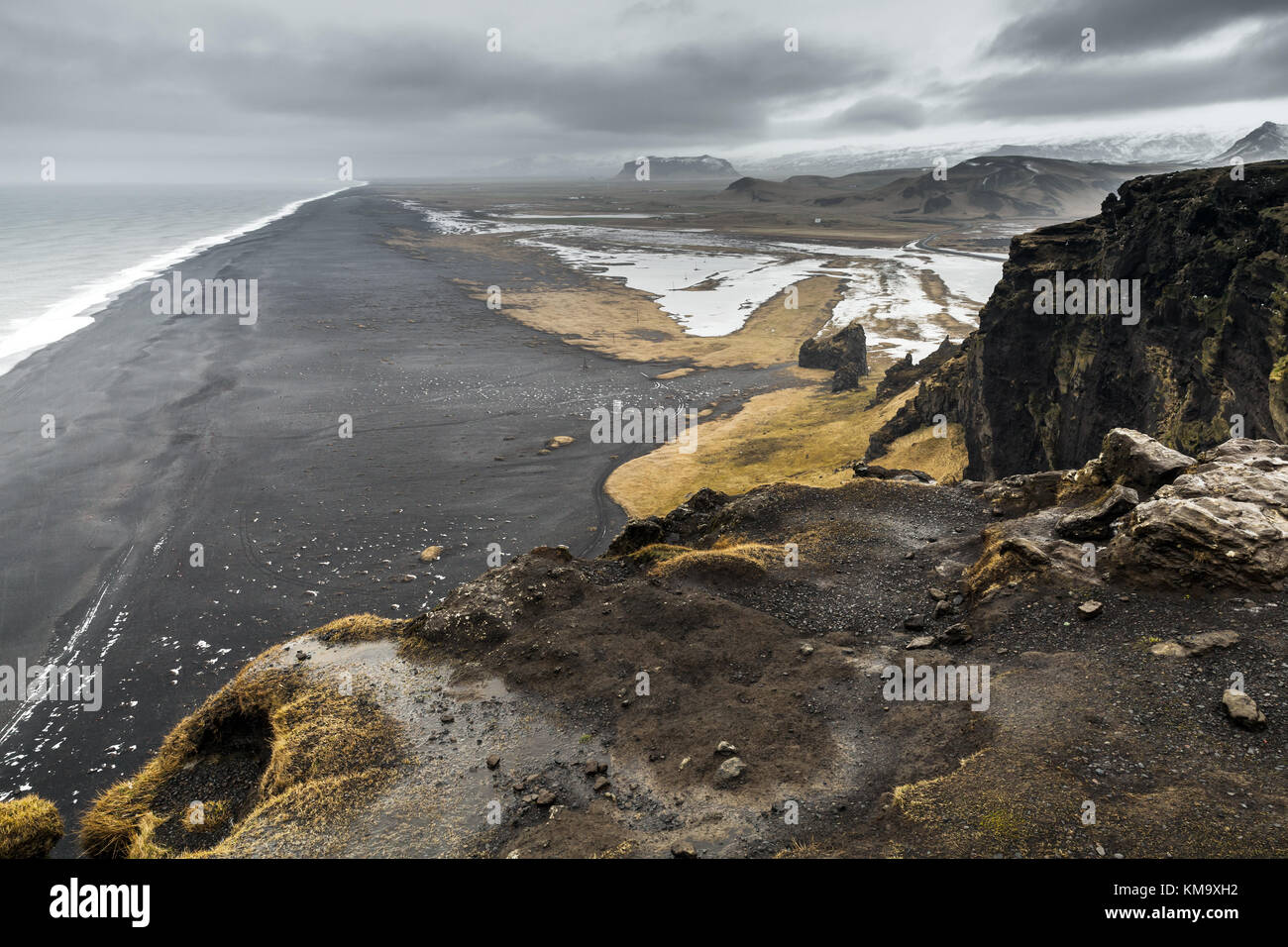 Icelandic coastal landscape. North Atlantic Ocean coast, black sand ...