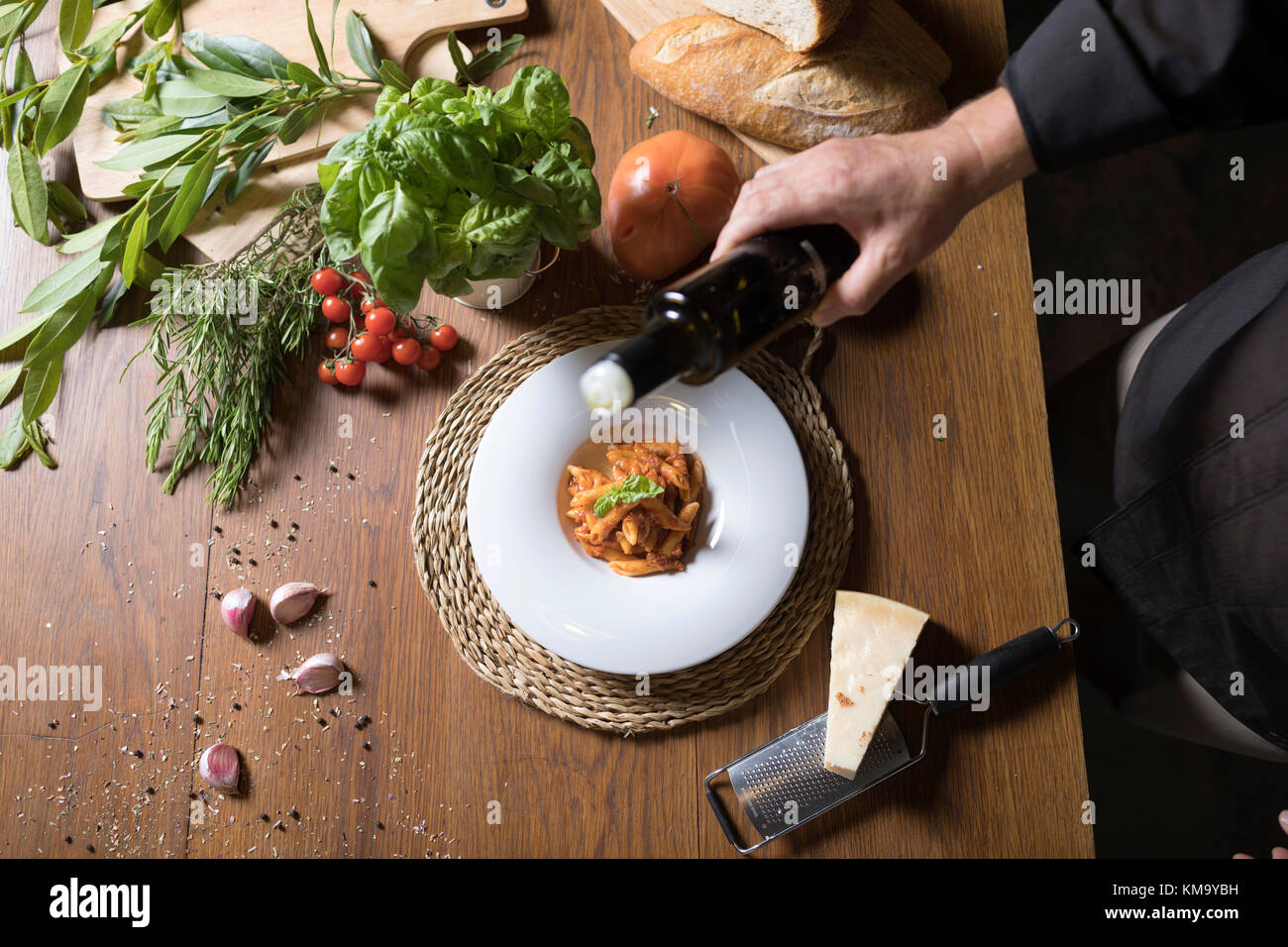 Throwing spices hi-res stock photography and images - Alamy