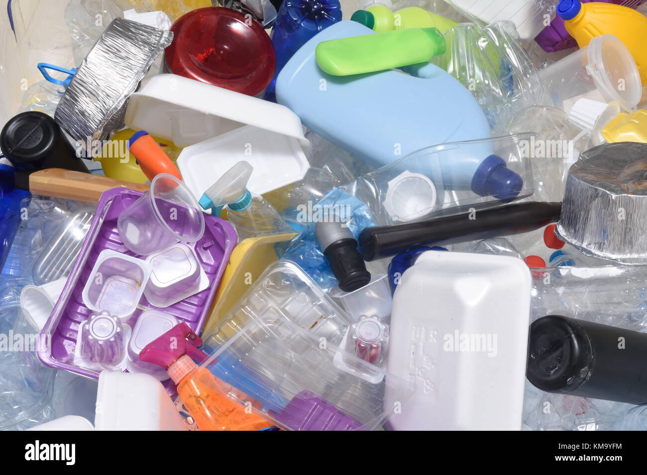 Recycled food cans hi-res stock photography and images - Alamy