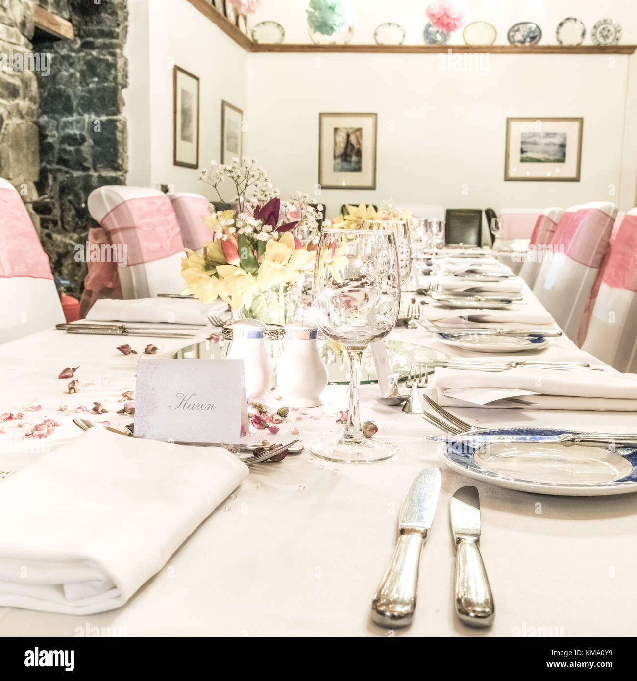 Wedding Table Setting Stock Photo - Alamy