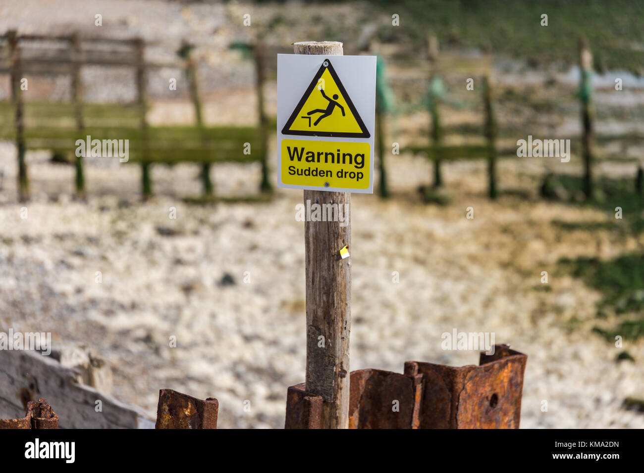 Sudden drop warning sign hi-res stock photography and images - Alamy
